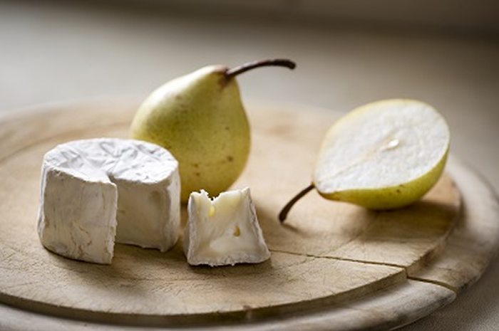 Pan Fried Goats Cheese and Caramelised Pears - Coeliac UK